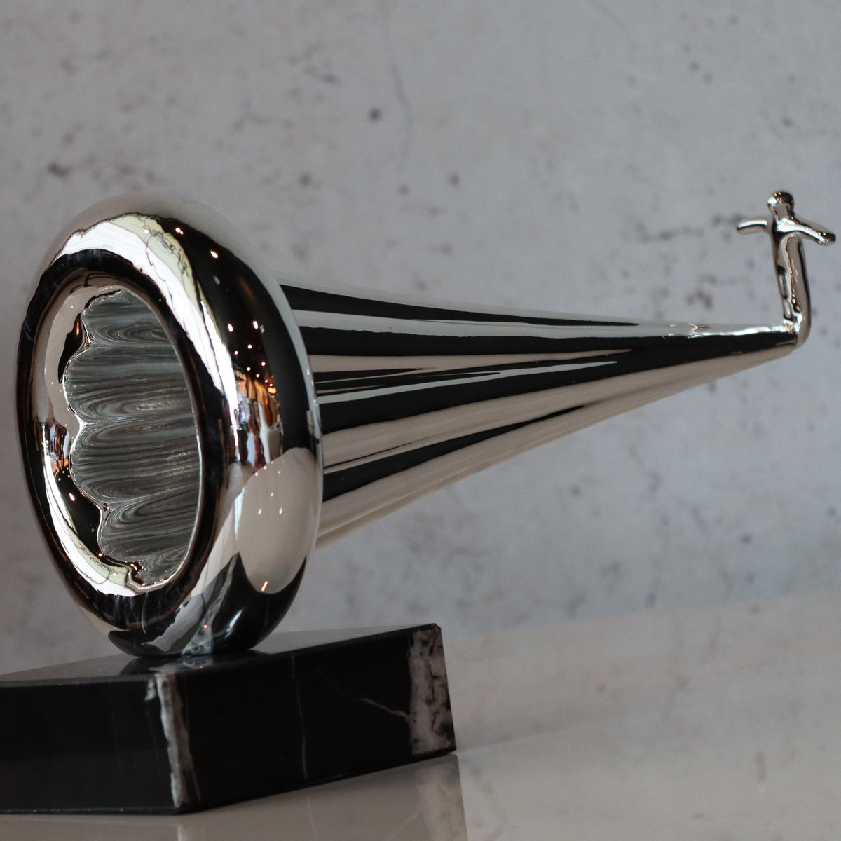 Echo Horn Sculpture – Avenue39